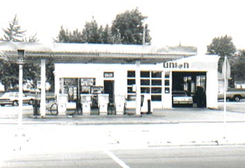 Union Gas Station c. 1989 | Grosse Pointe Woods Michigan